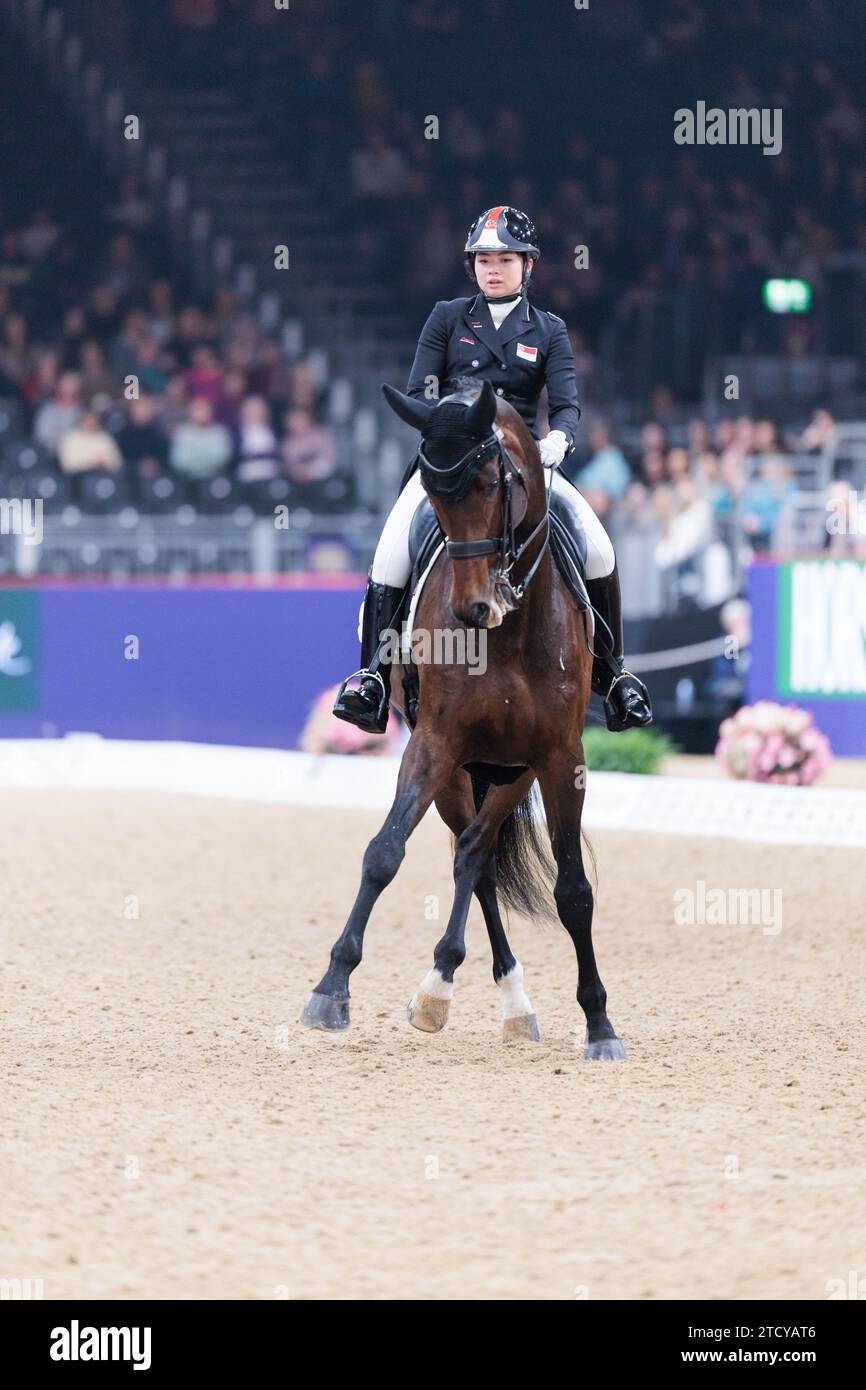 Caroline Chew de Singapour avec Blue hors Zatchmo lors de la coupe du ...