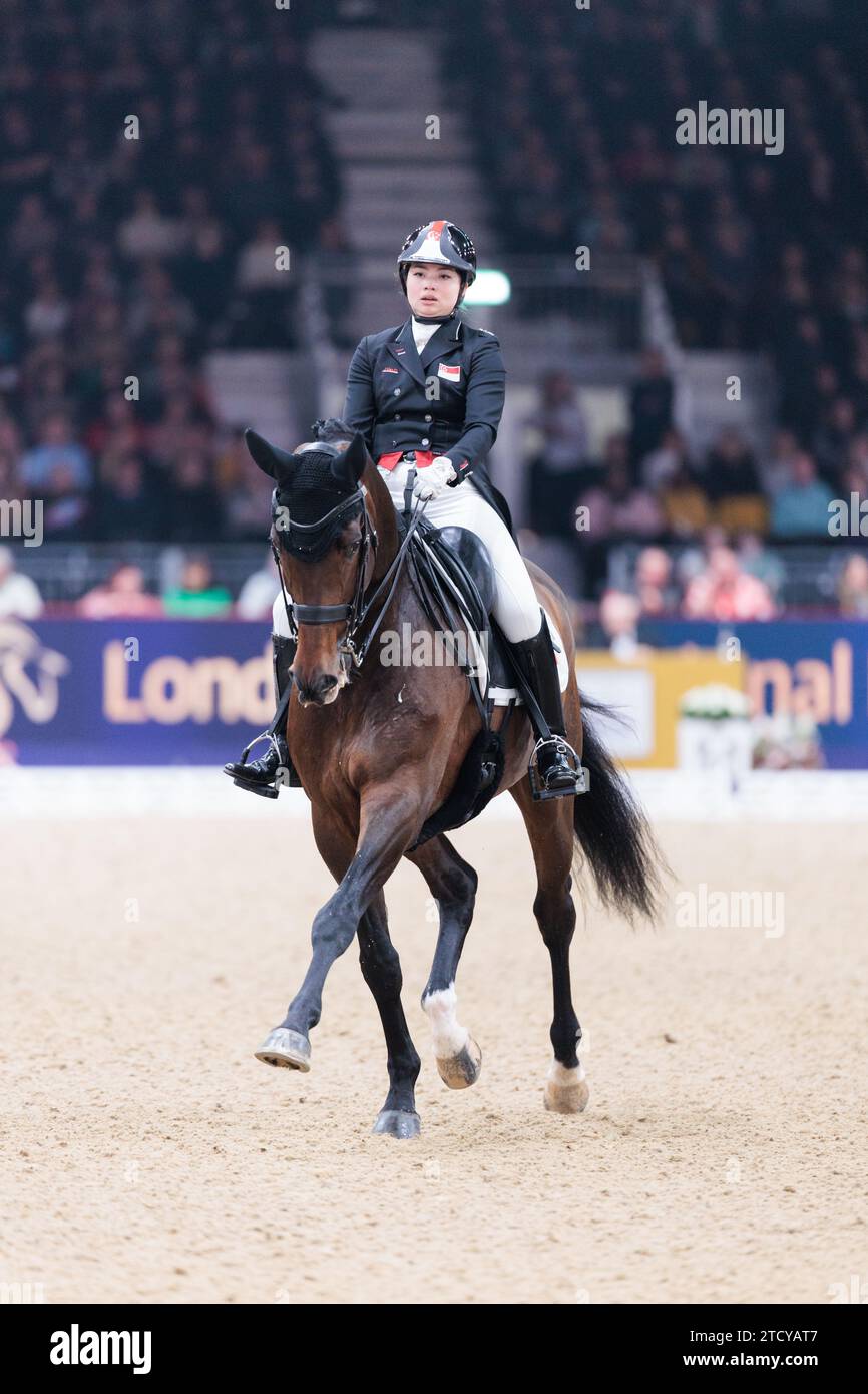 Caroline Chew de Singapour avec Blue hors Zatchmo lors de la coupe du ...