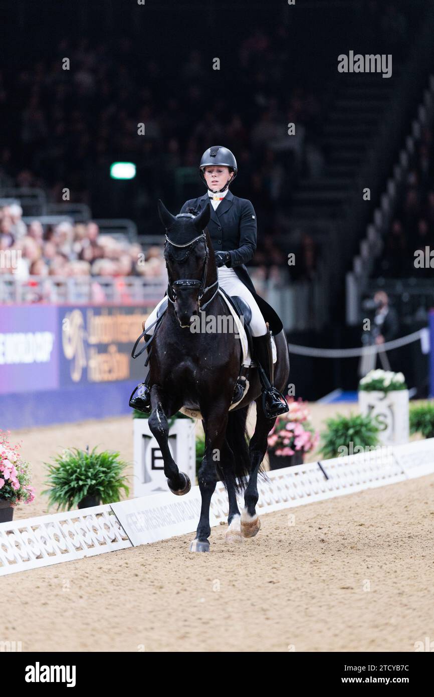 Flore de Winne de Belgique avec Flynn FRH lors de la coupe du monde FEI ...