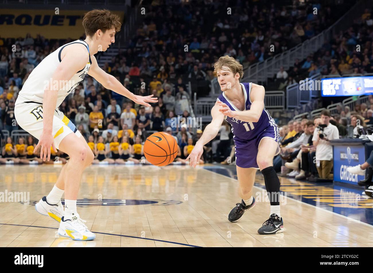 14 décembre 2023 : St. Thomas - le garde des Tommies du Minnesota Drake ...