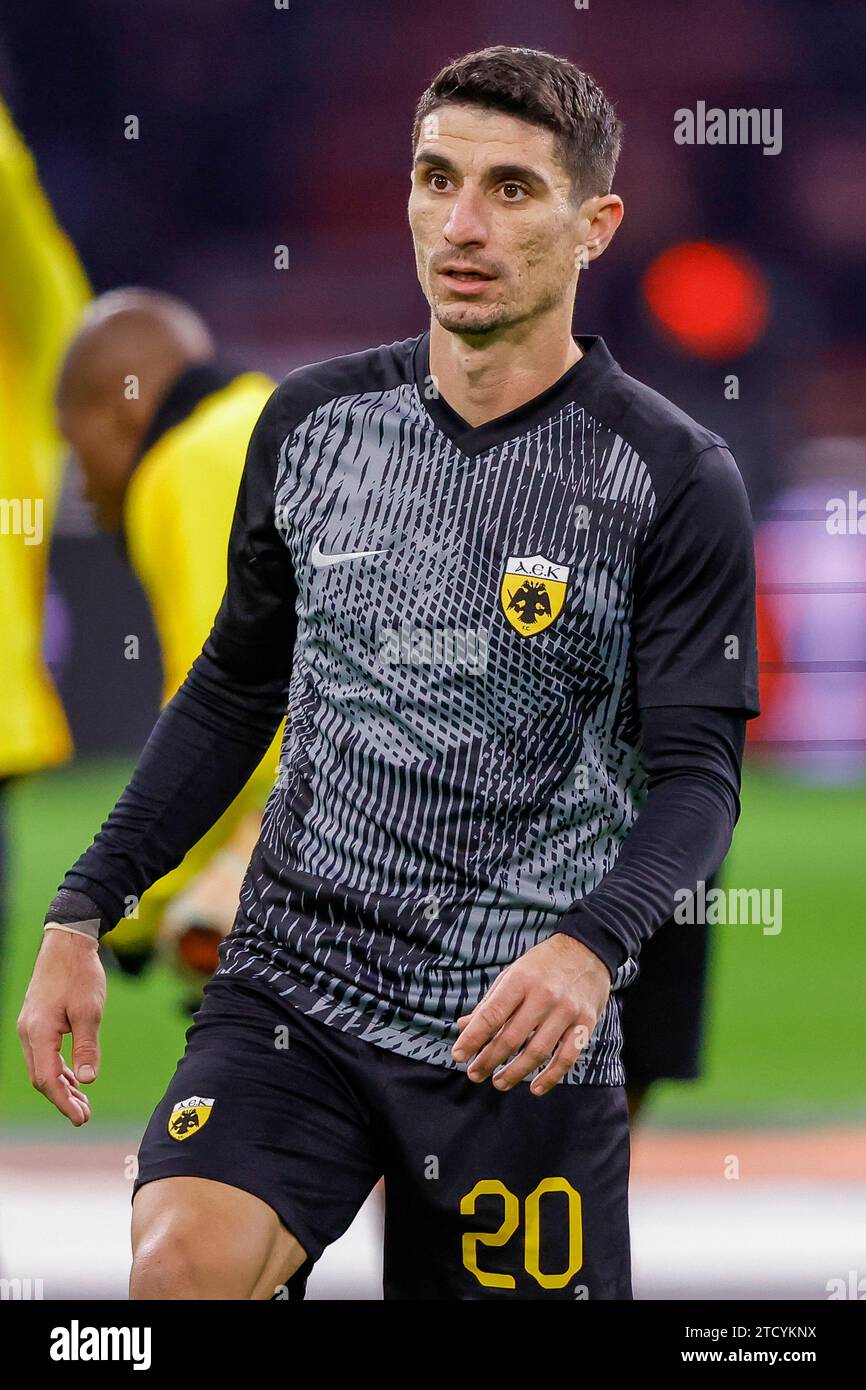 AMSTERDAM, PAYS-BAS - 14 DÉCEMBRE : Petros Mantalos (AEK Athene) se ...