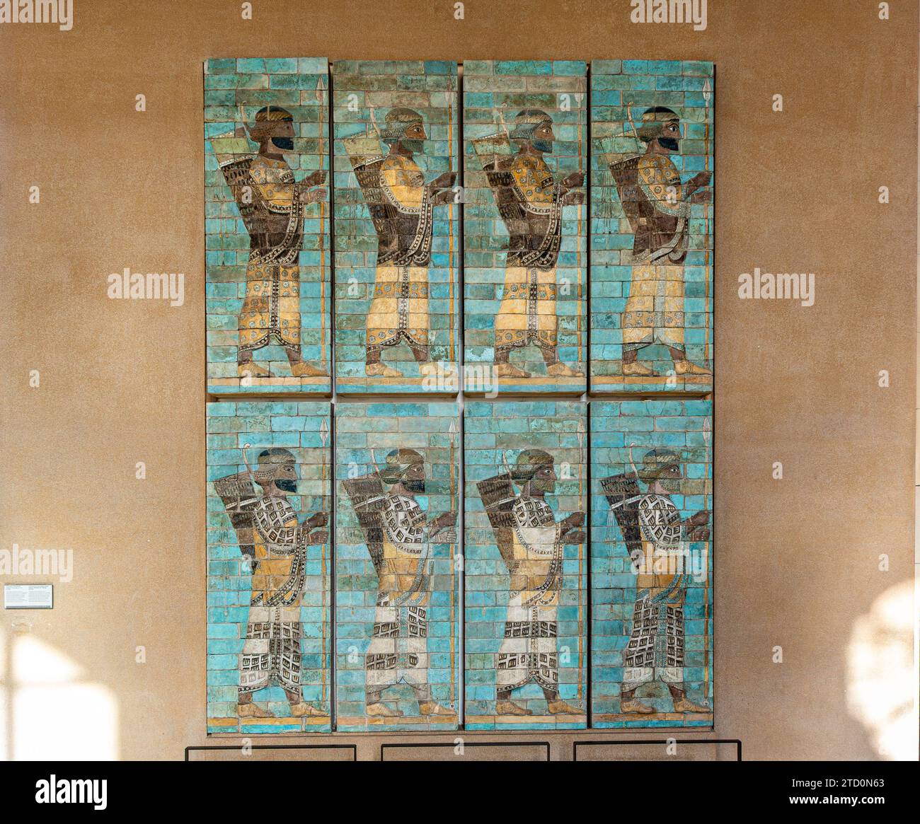 Frise d'archers de la Garde royale de Perse Darius I, le Louvre, Paris ...