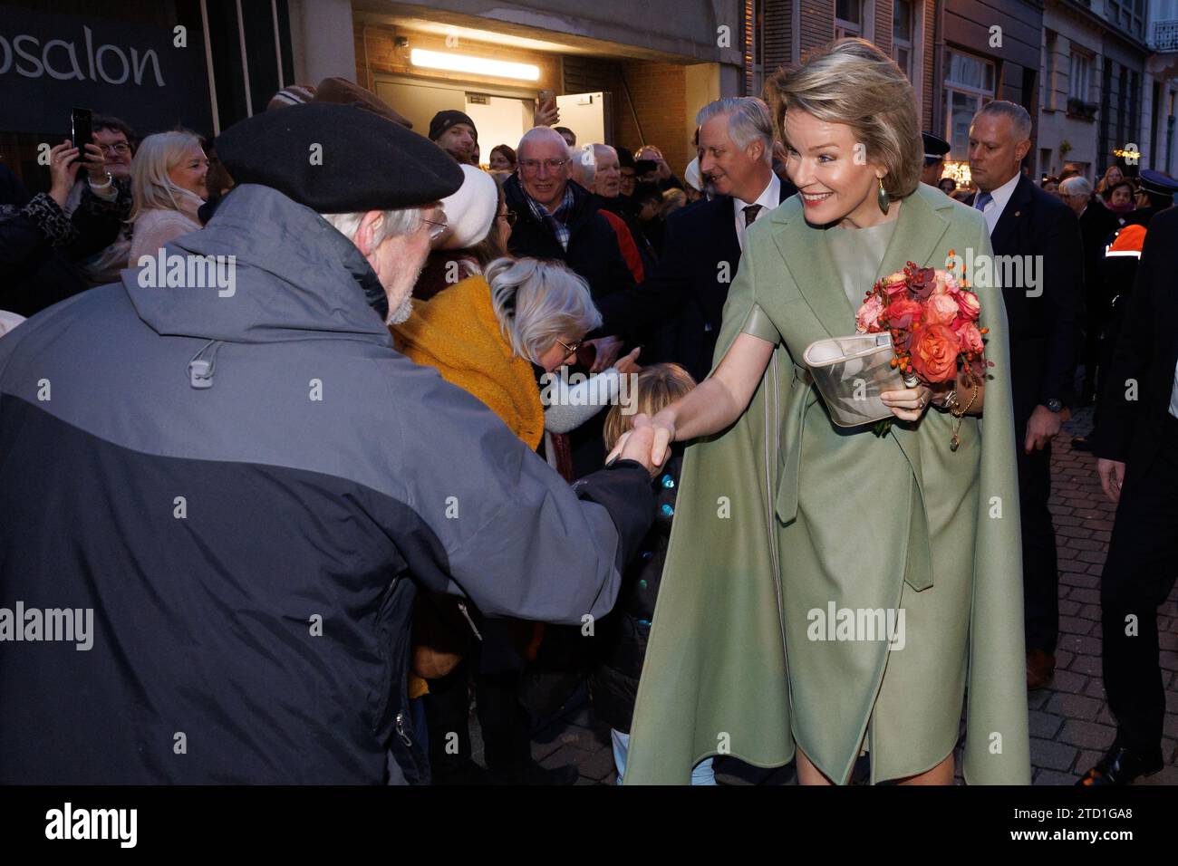 La reine Mathilde de Belgique photographiée lors d'une visite royale à ...