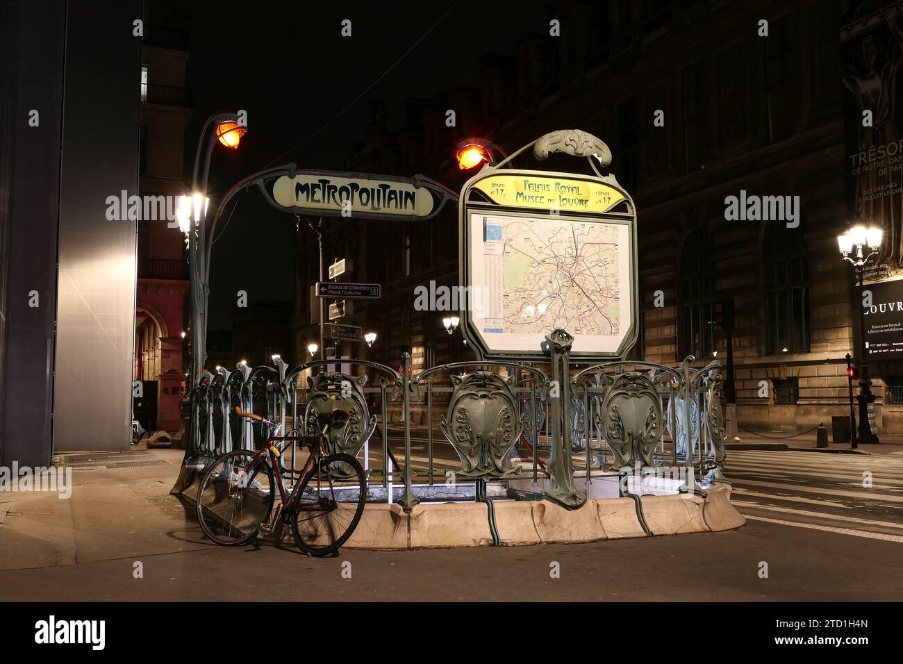 Paris, France. Décembre 10. 2023. Station de métro ratp parisienne ...