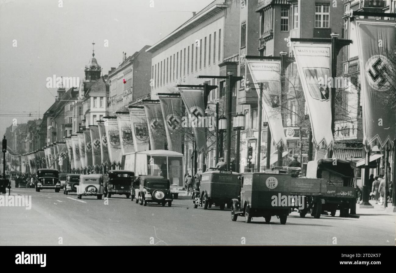 Berlin (Allemagne), 1939. Une des avenues de la capitale allemande ...