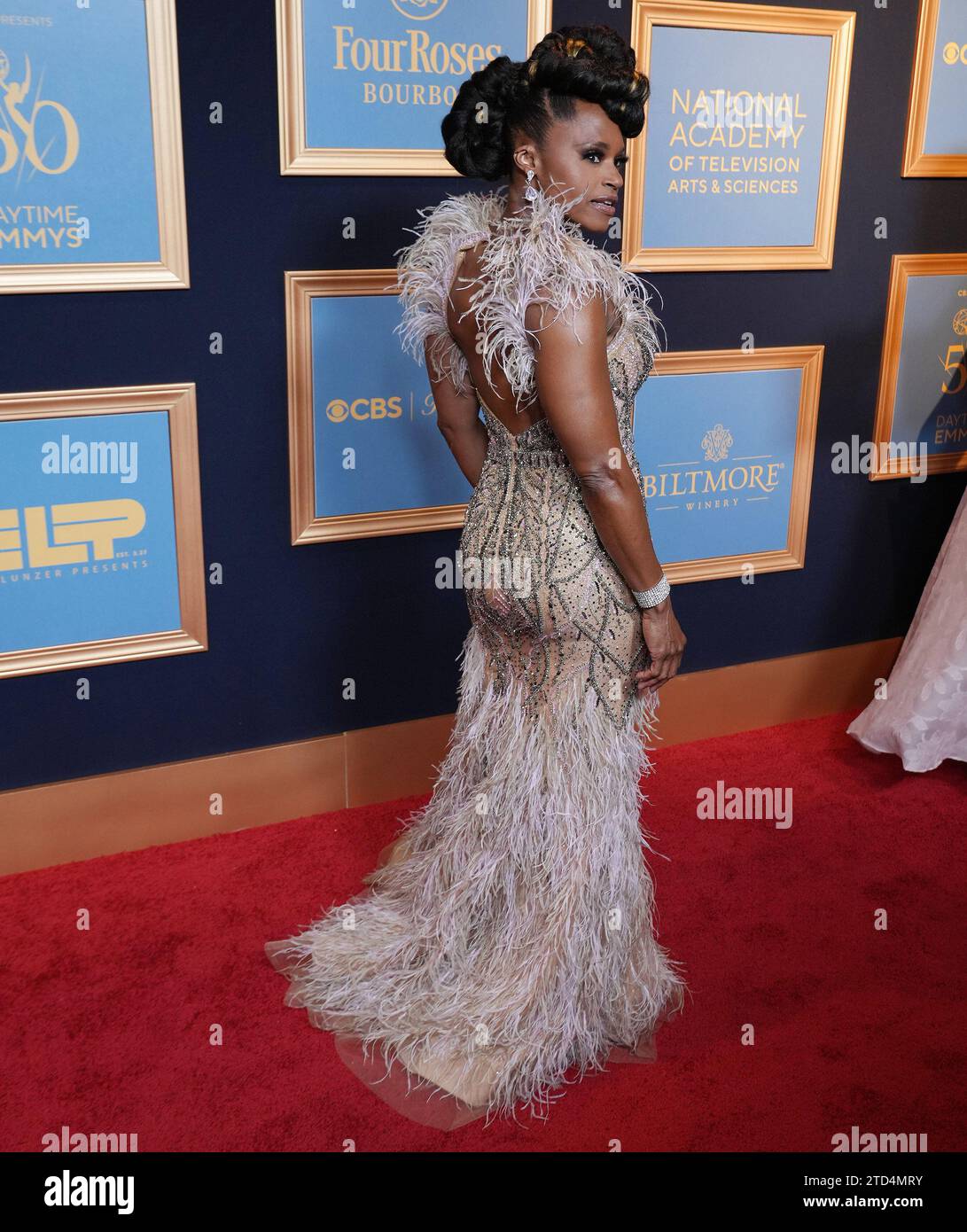 Cassandra Creech arrive à la 50e cérémonie annuelle des Daytime Emmy ...