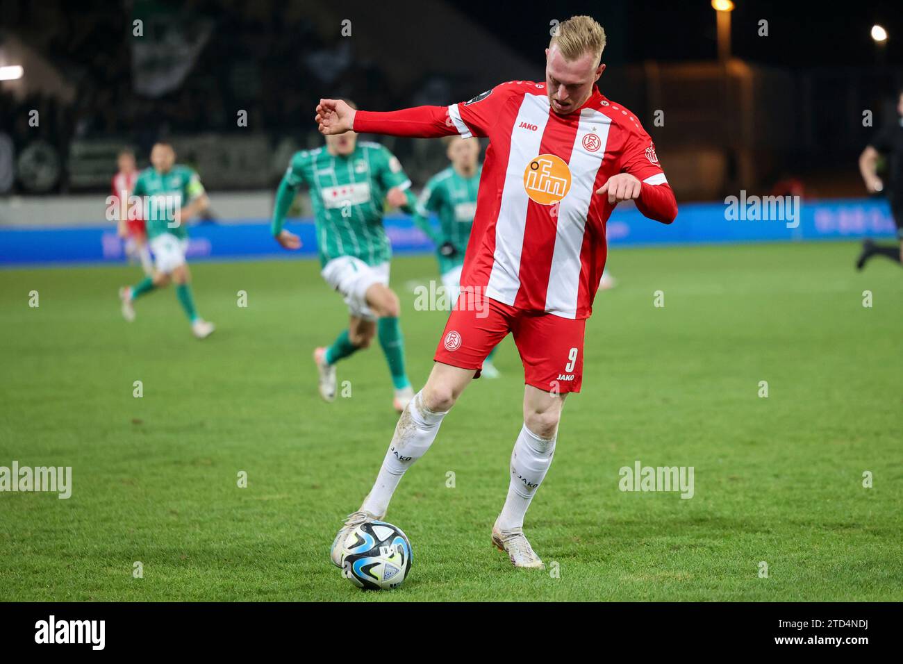 Ron Berlinski (RWE) im Laufduell Fußball, 19. Spieltag 3 Liga saison ...