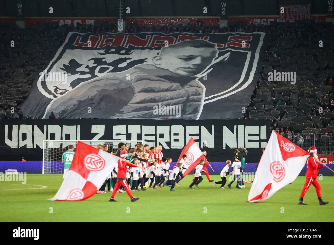 Vandalz Ultras Choreo Intro in Gedenken an einen verstorbenen Fan ...