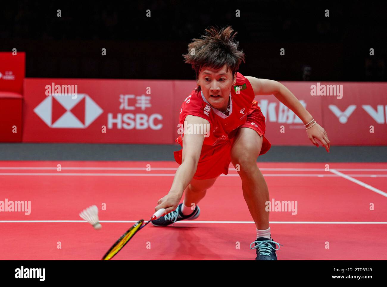 (231216) -- HANGZHOU, 16 déc. 2023 (Xinhua) -- Chen Yufei concourt lors du match de demi-finale ...