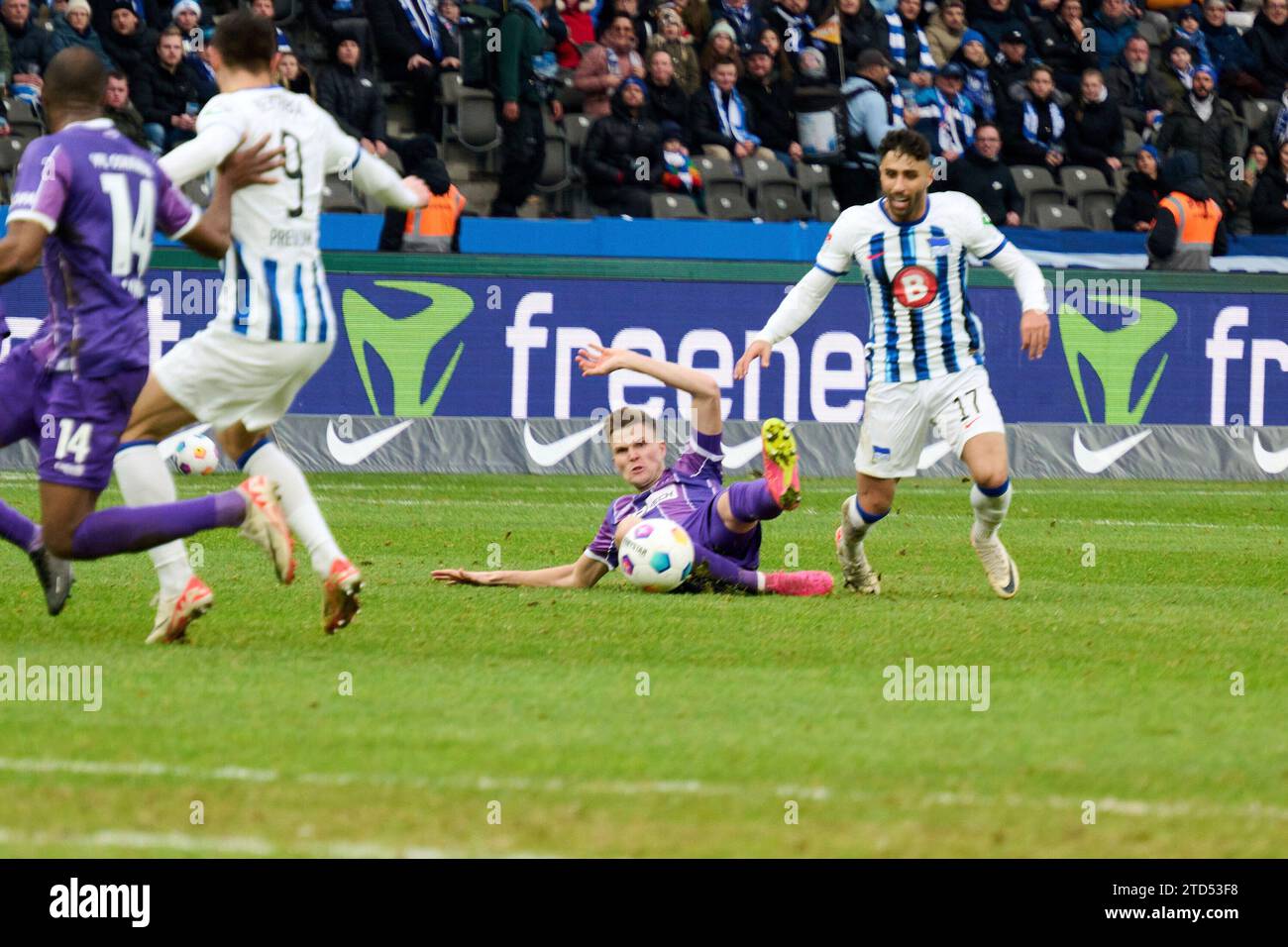 Nader El-Jindaoui (Hertha BSC, #17) im Zweikampf GER, Hertha BSC vs VFL Osnabrueck, Fussball ...
