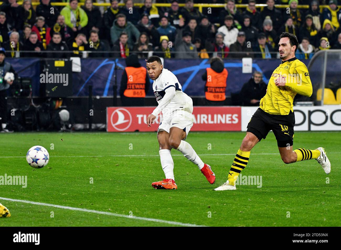 Fussball ; Spieltag 06 ; Journée 06 ; Gruppenphase ; phase de groupes; Gruppe F, Groupe F ; UEFA ...