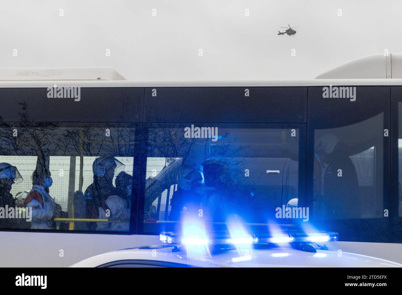 La police et les manifestants photographiés lors d'un week-end d'action ...