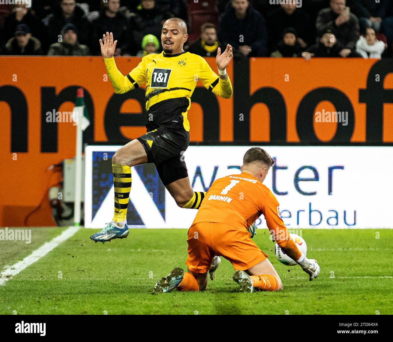 Torchance von Donyell Malen (Borussia Dortmund, #21), Finn Dahmen (FC ...