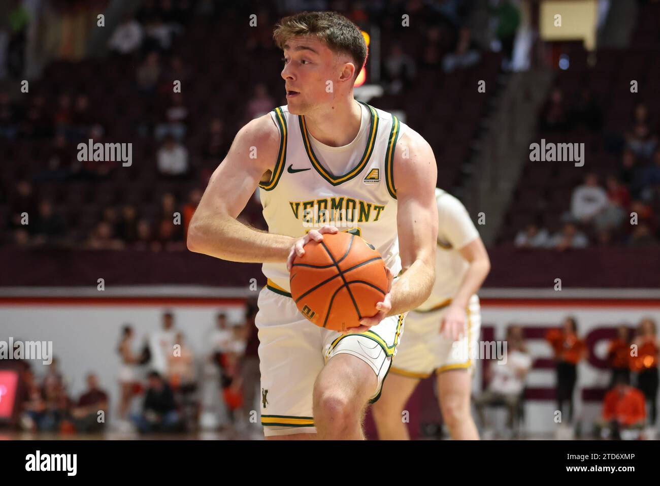 16 décembre 2023 : Nick Fiorillo (32), attaquant des Catamounts du ...