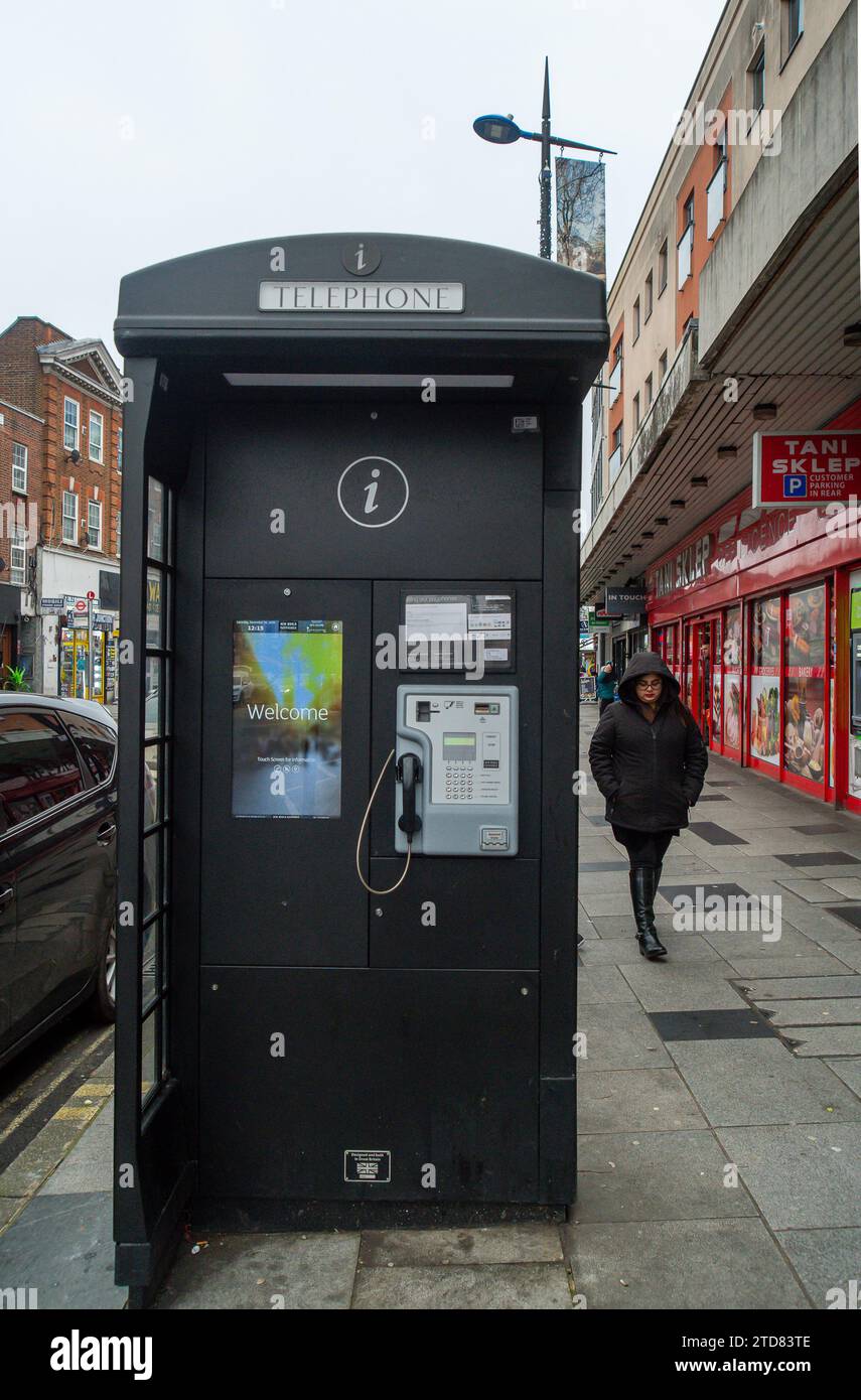 Slough, Berkshire, Royaume-Uni. 16 décembre 2023. Un nouveau téléphone ...