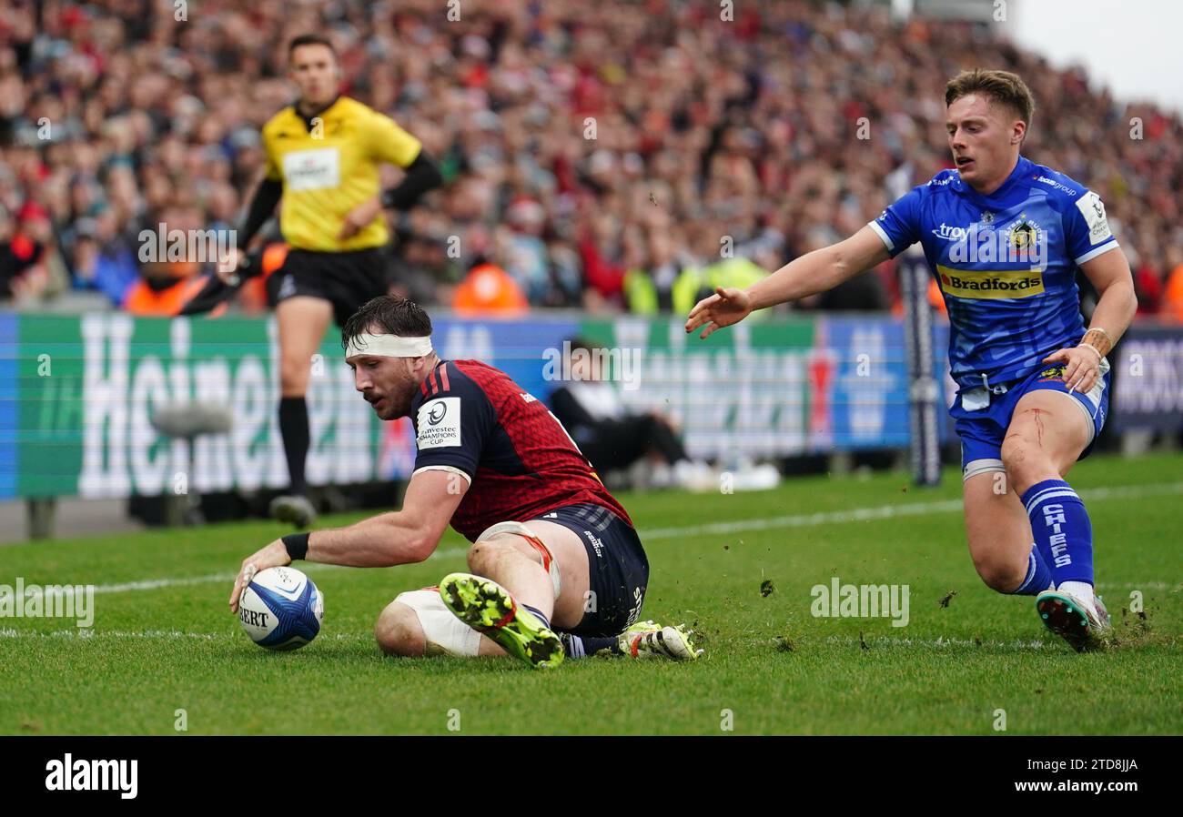 Tom Ahern de Munster marque son deuxième essai lors du match de la ...
