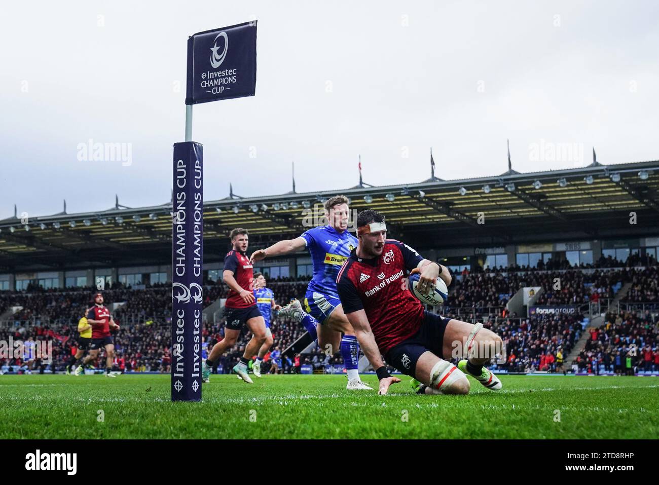 Tom Ahern de Munster marque son deuxième essai lors du match de la ...