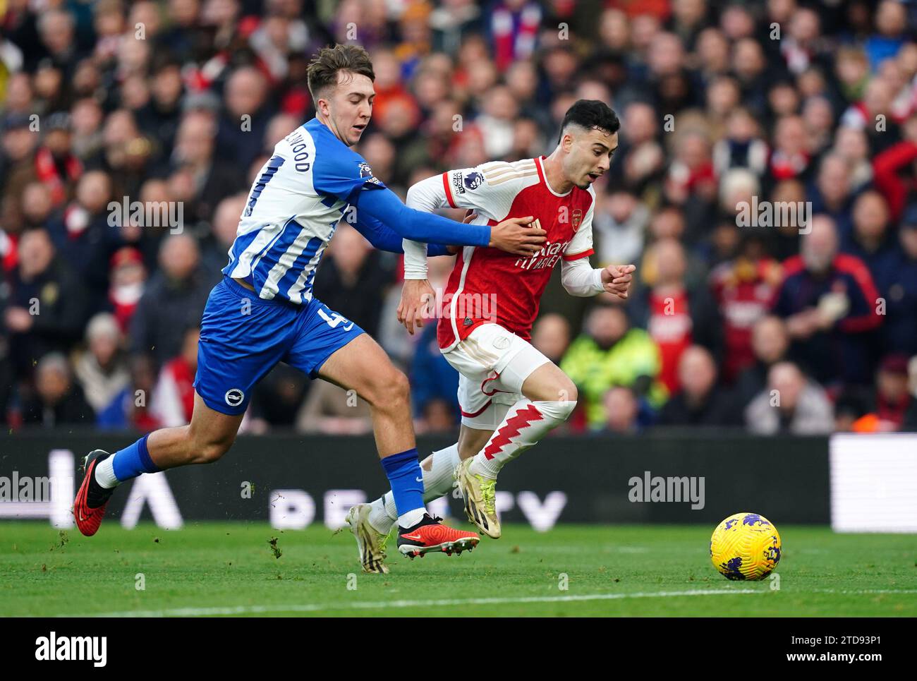 Jack Hinshelwood de Brighton et Hove Albion (à gauche) et Gabriel ...