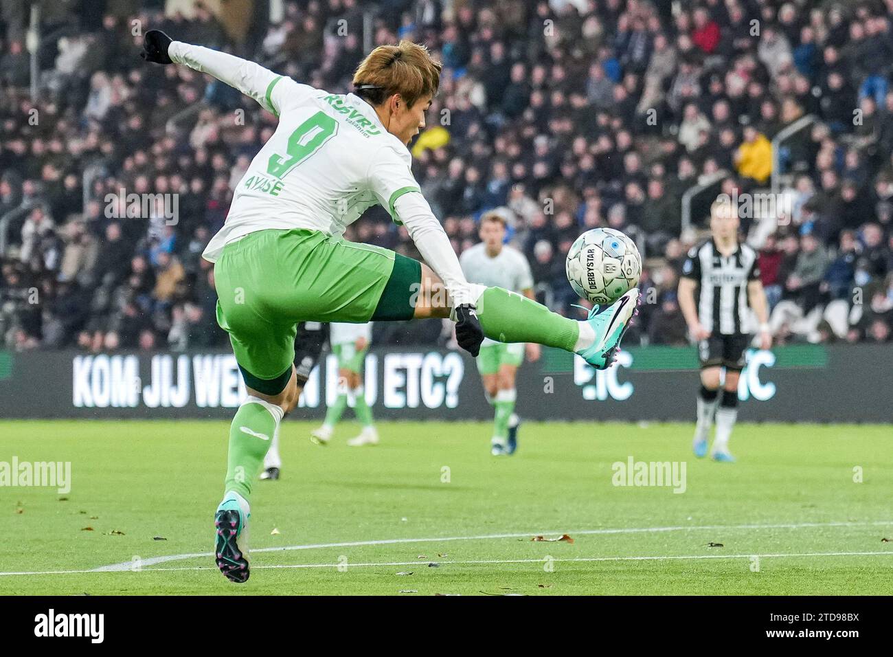 Almelo, pays-Bas. 17 décembre 2023. Almelo - Ayase Ueda de Feyenoord ...