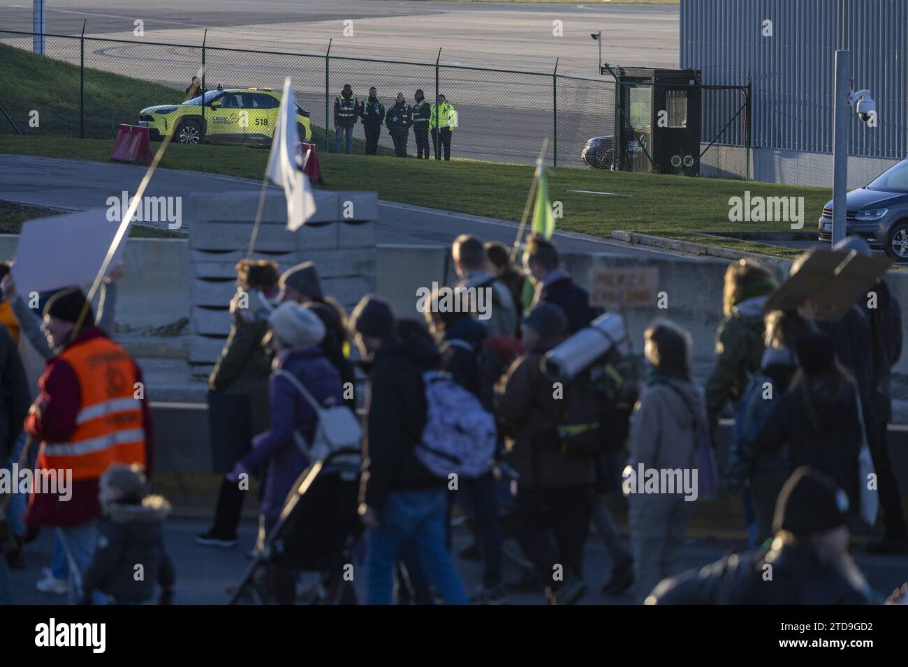 Liège, Belgique. 17 décembre 2023. L'illustration montre une marche le ...
