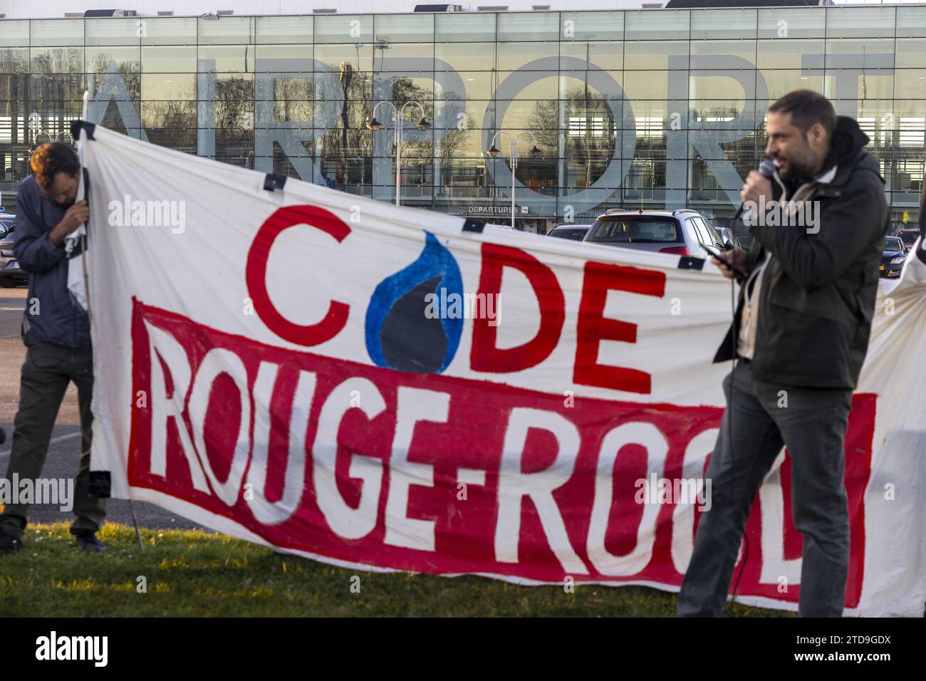 Liège, Belgique. 17 décembre 2023. L'illustration montre une marche le ...