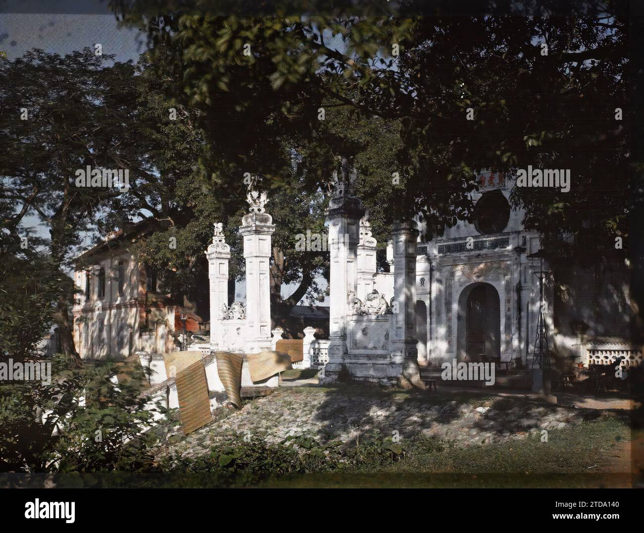 Hà-nôi, Hainoi Vietnam, Tonkin, Indochine l'entrée du temple de Chan-vu ...