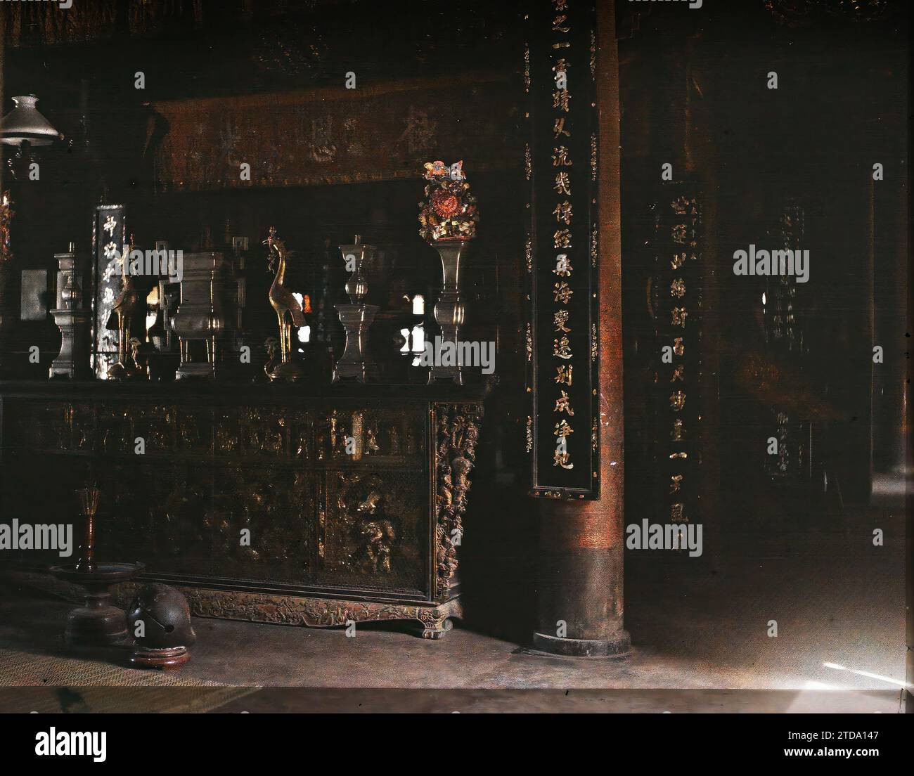 Hà-nôi, Hainoi Vietnam, Tonkin, Indochine un autel au temple Chan-vu ...