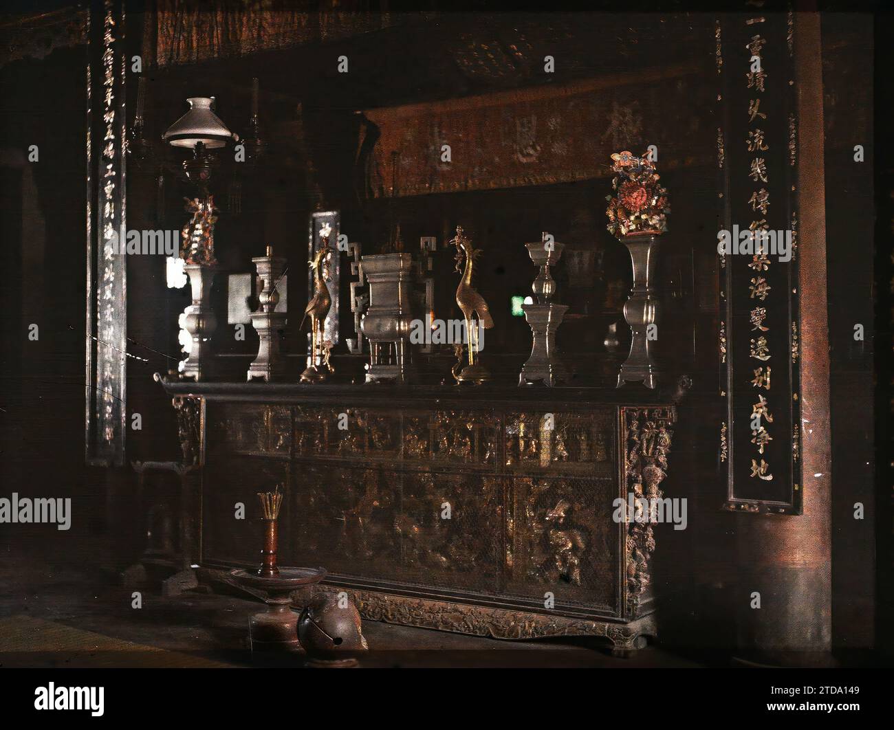 Hà-nôi, Hainoi Vietnam, Tonkin, Indochine un autel au temple Chan-vu ...