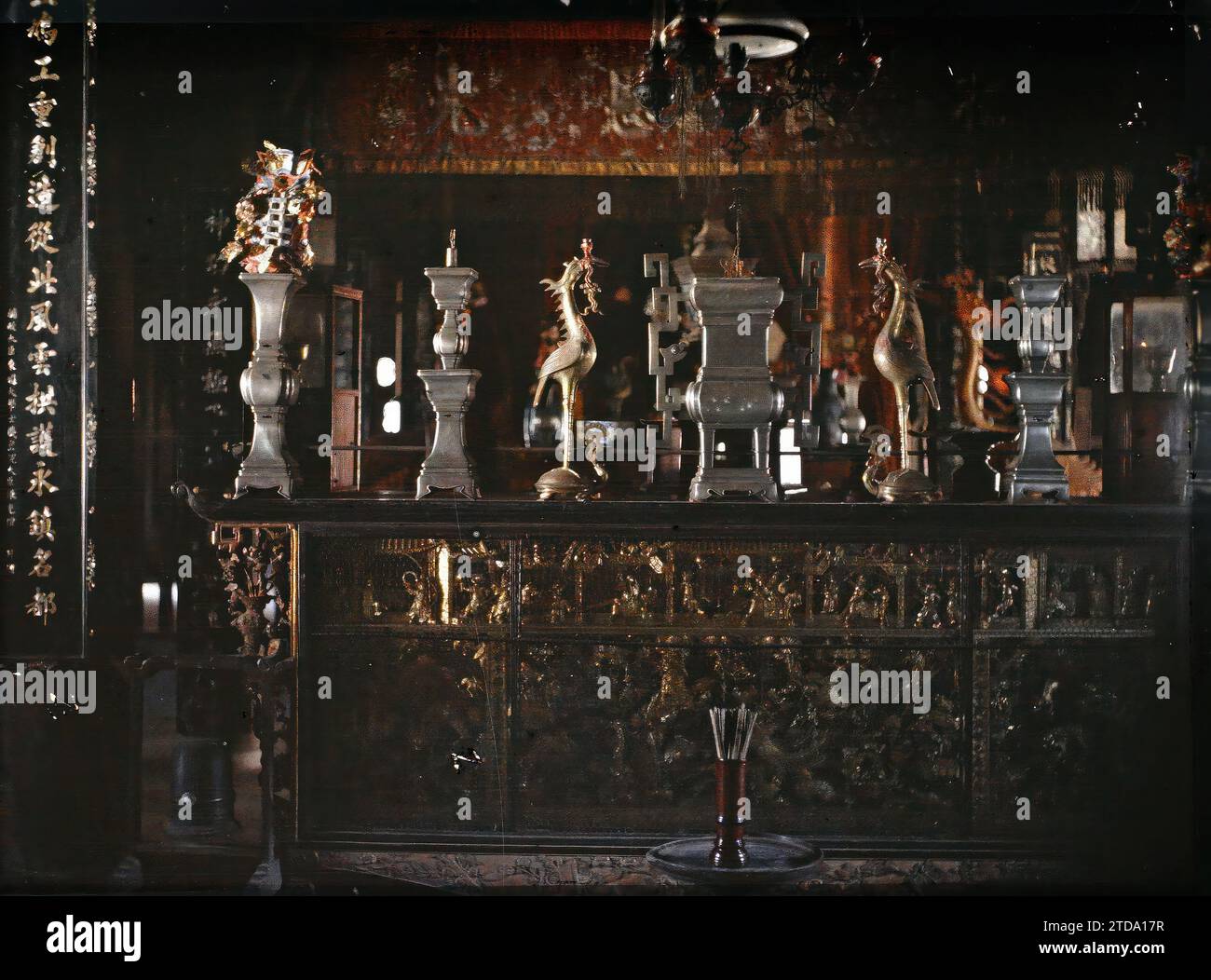 Hà-nôi, Hainoi Vietnam, Tonkin, Indochine un autel au temple Chan-vu ...