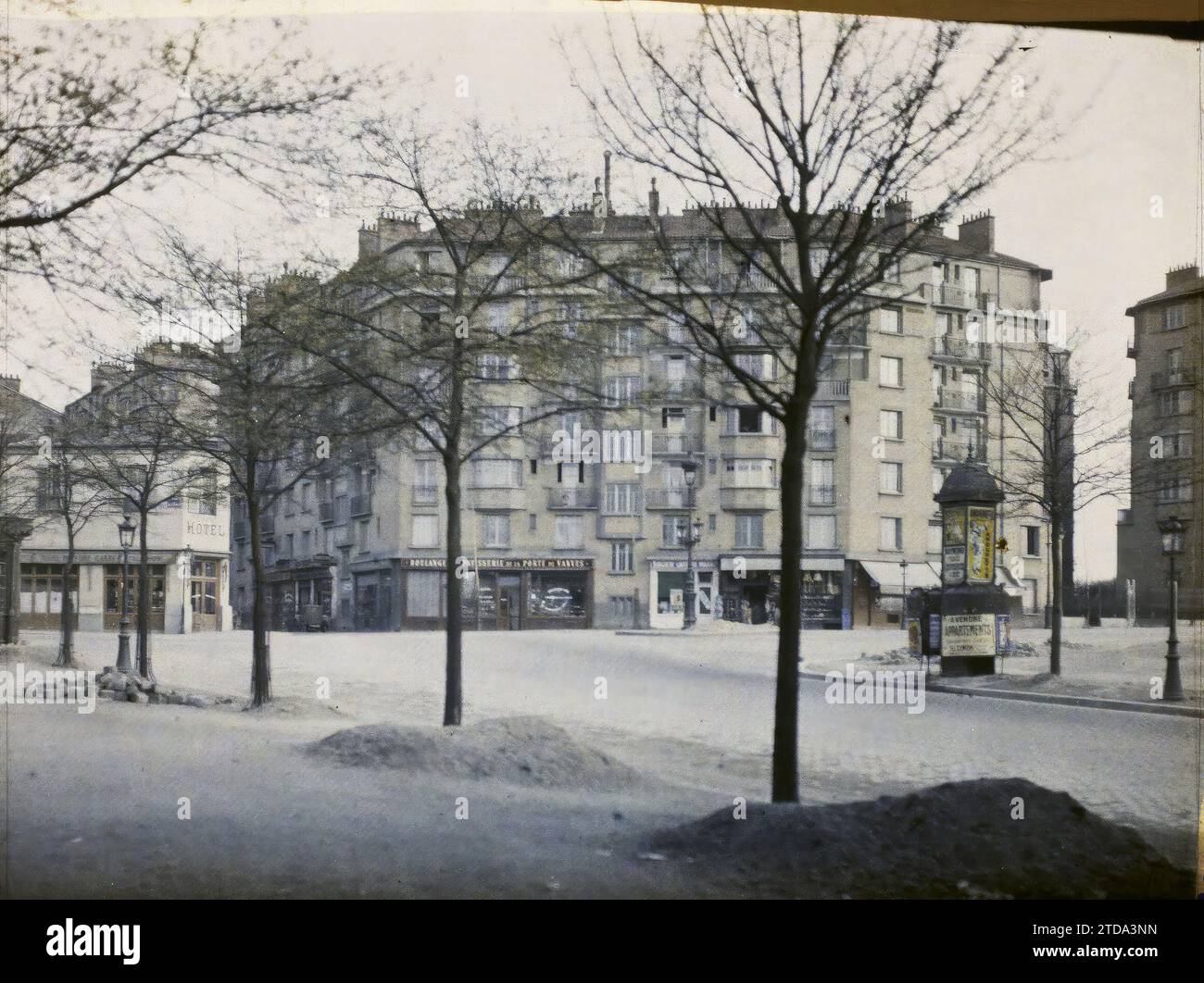 Vespasienne paris Banque de photographies et d’images à haute ...