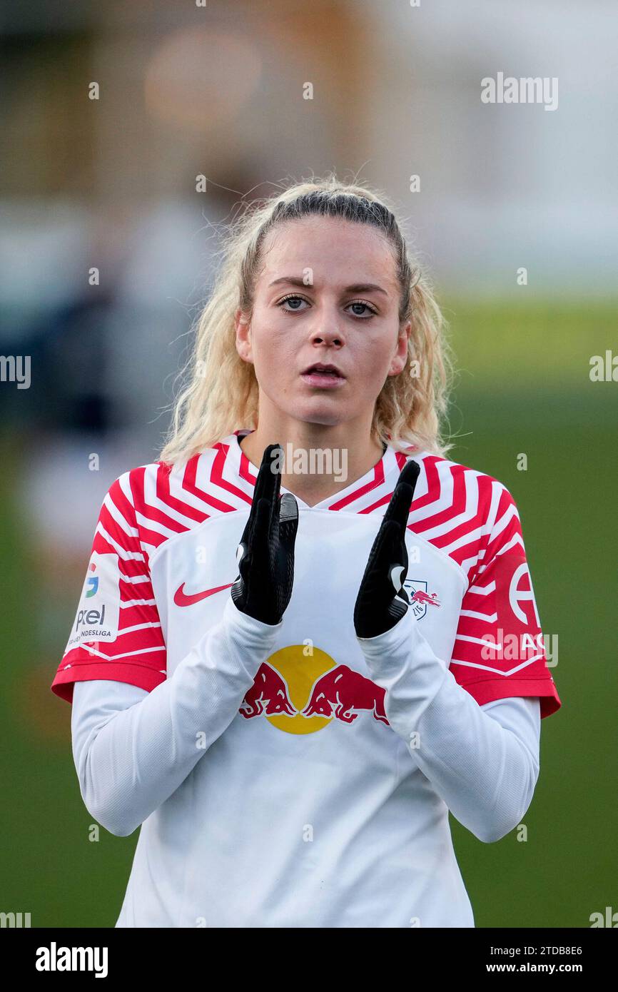 Jenny Hipp (RBL, 19), Einzelbild, Einzelfoto, Aktion, action, 17.12. ...