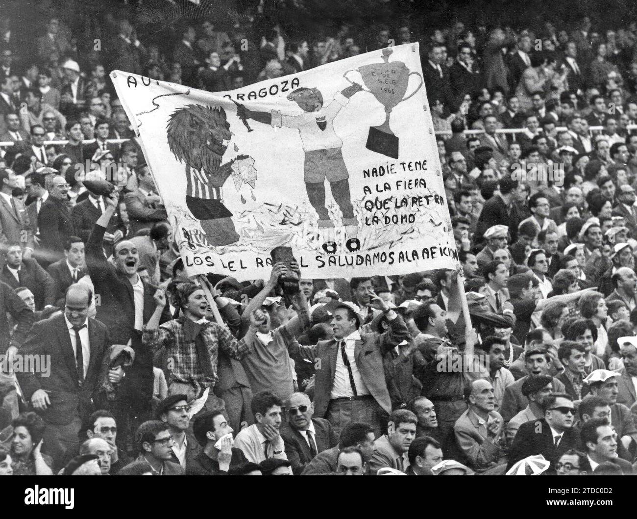 Real Zaragoza, champion de la coupe Generalissimo 1966 après avoir ...