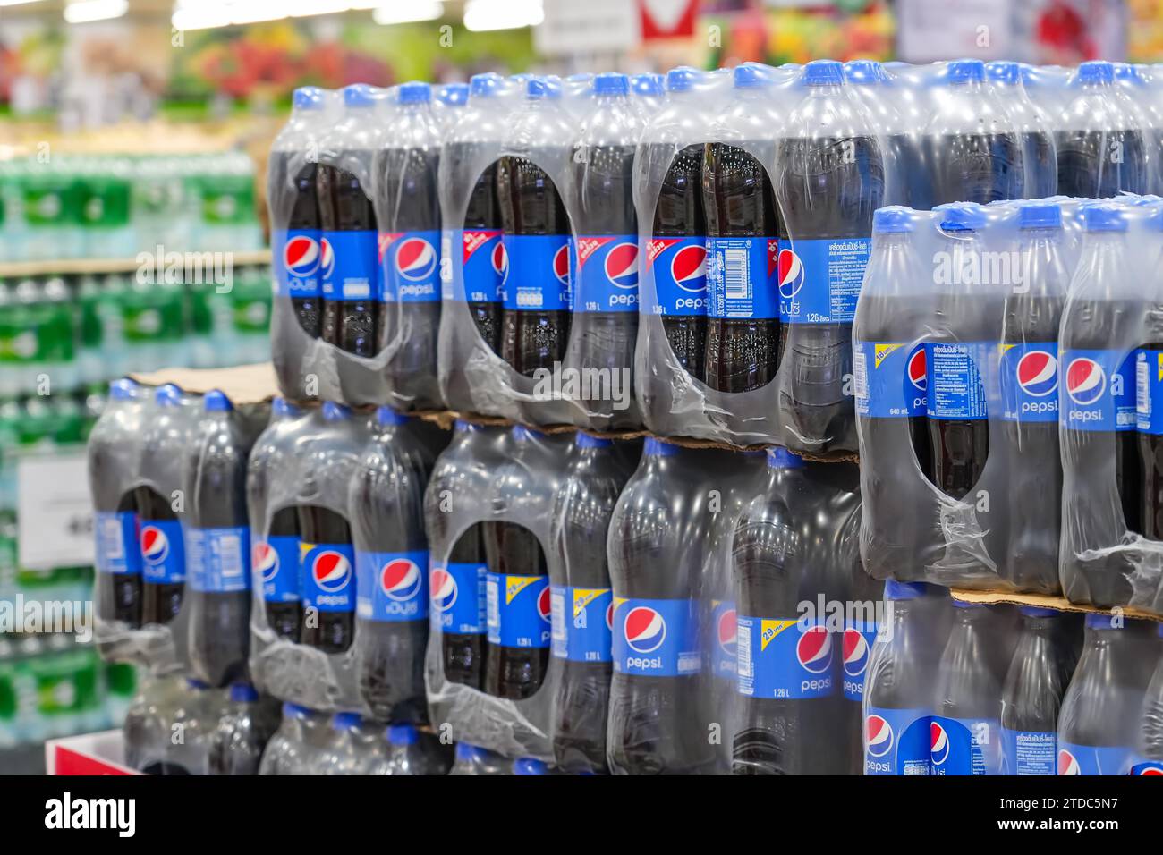 Emballage de bouteilles en plastique Pepsi Co en film sur palettes pour ...