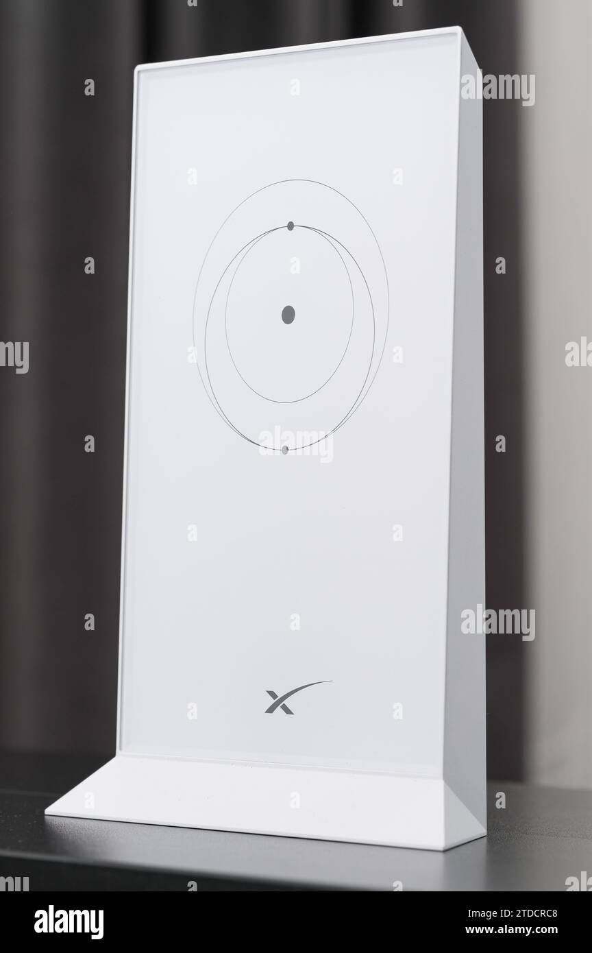 Kit d'antenne parabolique spacex starlink Banque de photographies et d ...