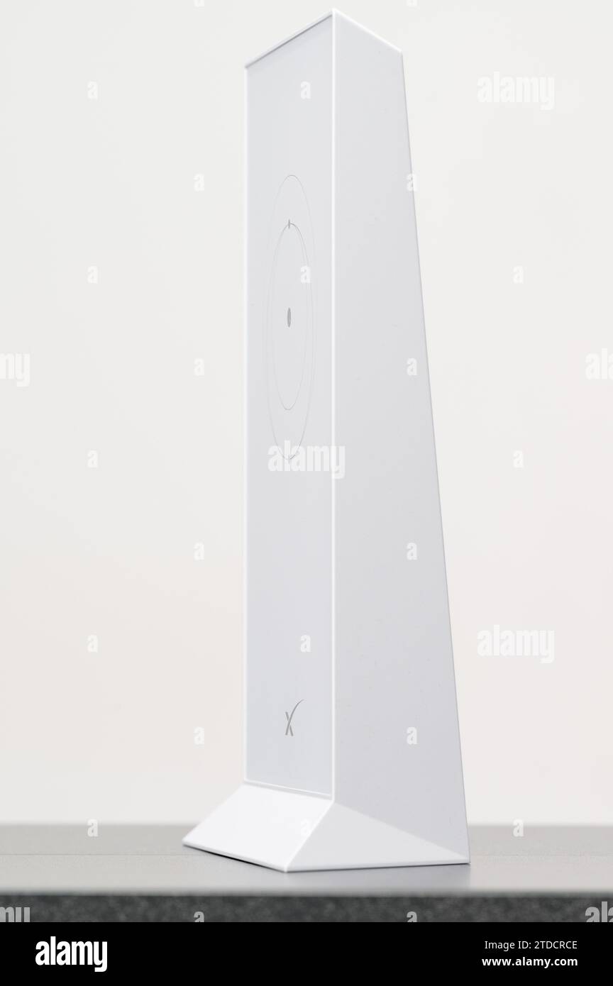 Kit d'antenne parabolique spacex starlink Banque de photographies et d ...