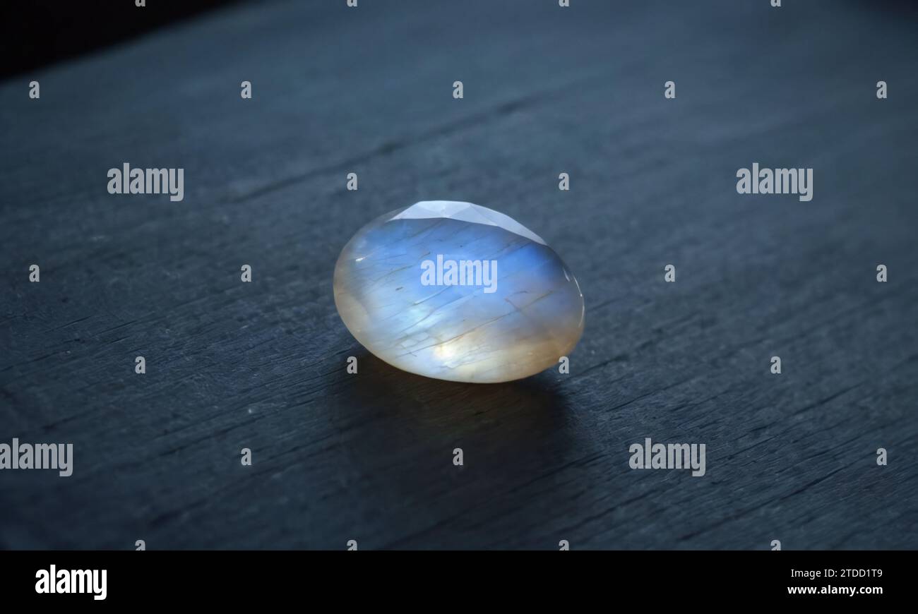 Pierre bleue transparente Banque de photographies et d’images à haute ...