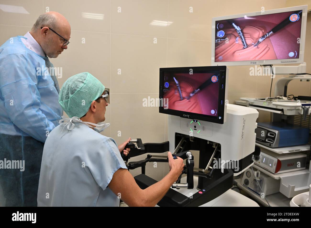 Lancement de l'opération du système chirurgical robotisé Versius à la ...