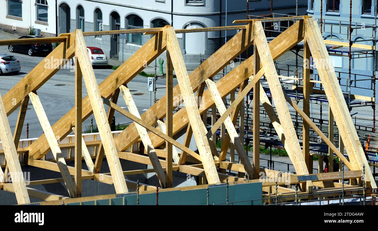 Détails d'un toit en bois en construction Photo Stock - Alamy