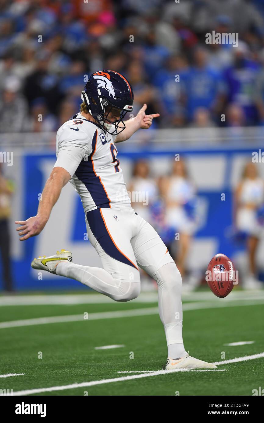 DETROIT, MI - 16 DÉCEMBRE : le punter des Broncos de Denver Riley Dixon ...