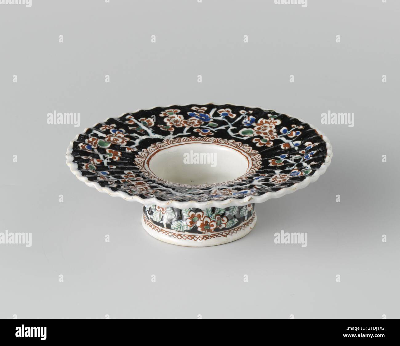 Plat, appartenant à une Trembleuse, de Metaale Pot, d'après Lambertus ...