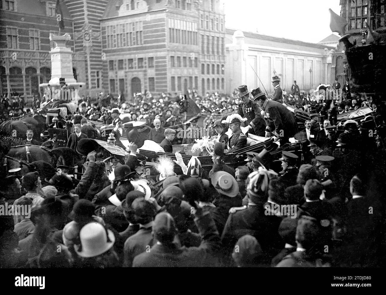 04/28/1913. Inauguration de l'exposition internationale à Gand arrivée ...