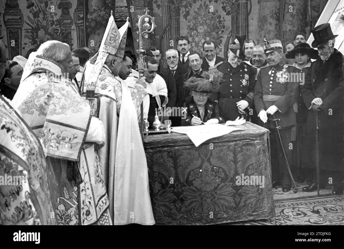 02/29/1916. Pose d'une première pierre. Son Altesse Royale l'Infante ...