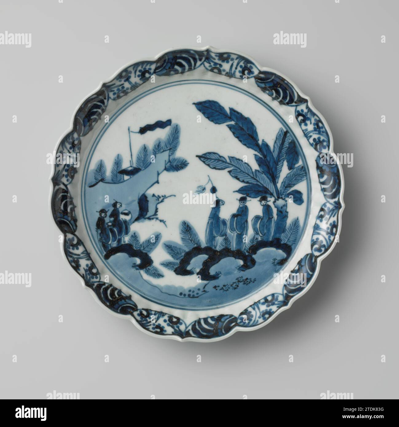 Soucoupe-plat avec des figures dans un paysage avec un pavillon et des ...