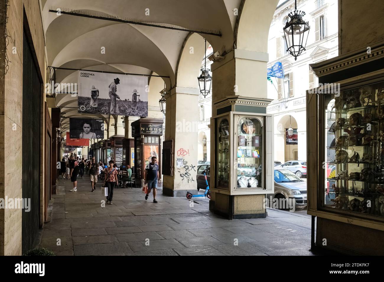 Via po View, une rue historique du centre-ville avec des portiques ...