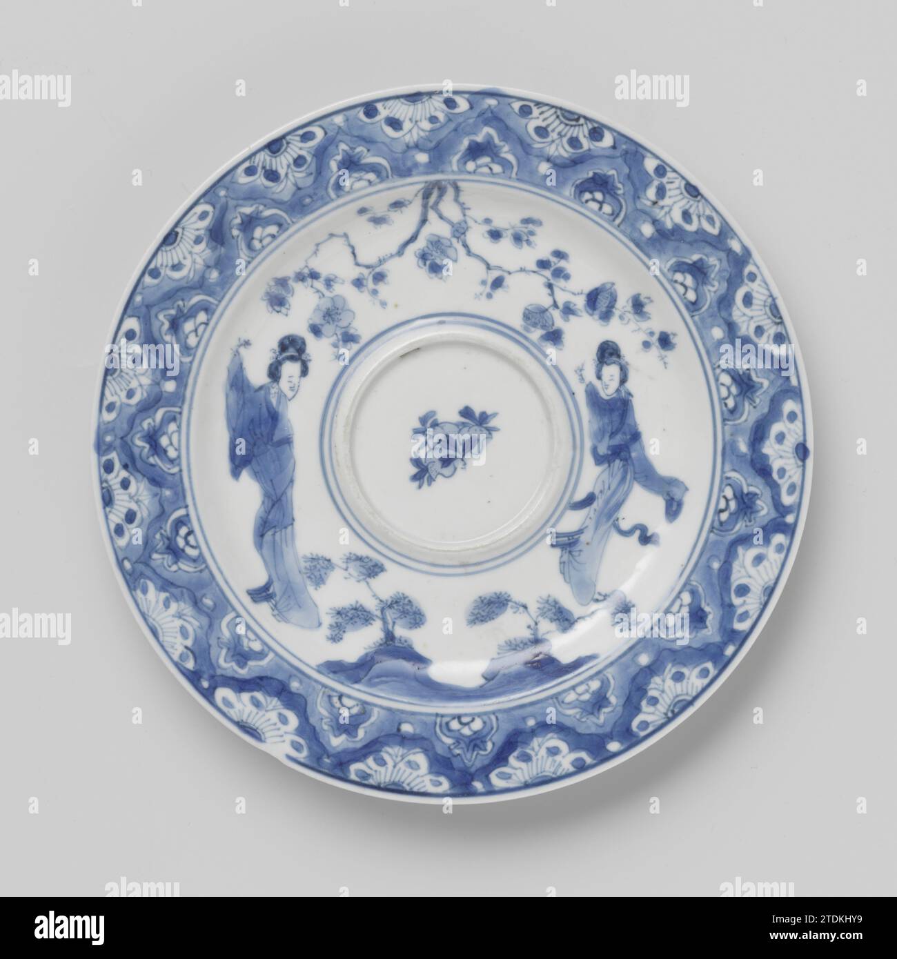 Assiette avec deux femmes et prunus spray, anonyme, c. 1680 - c. 1720 ...