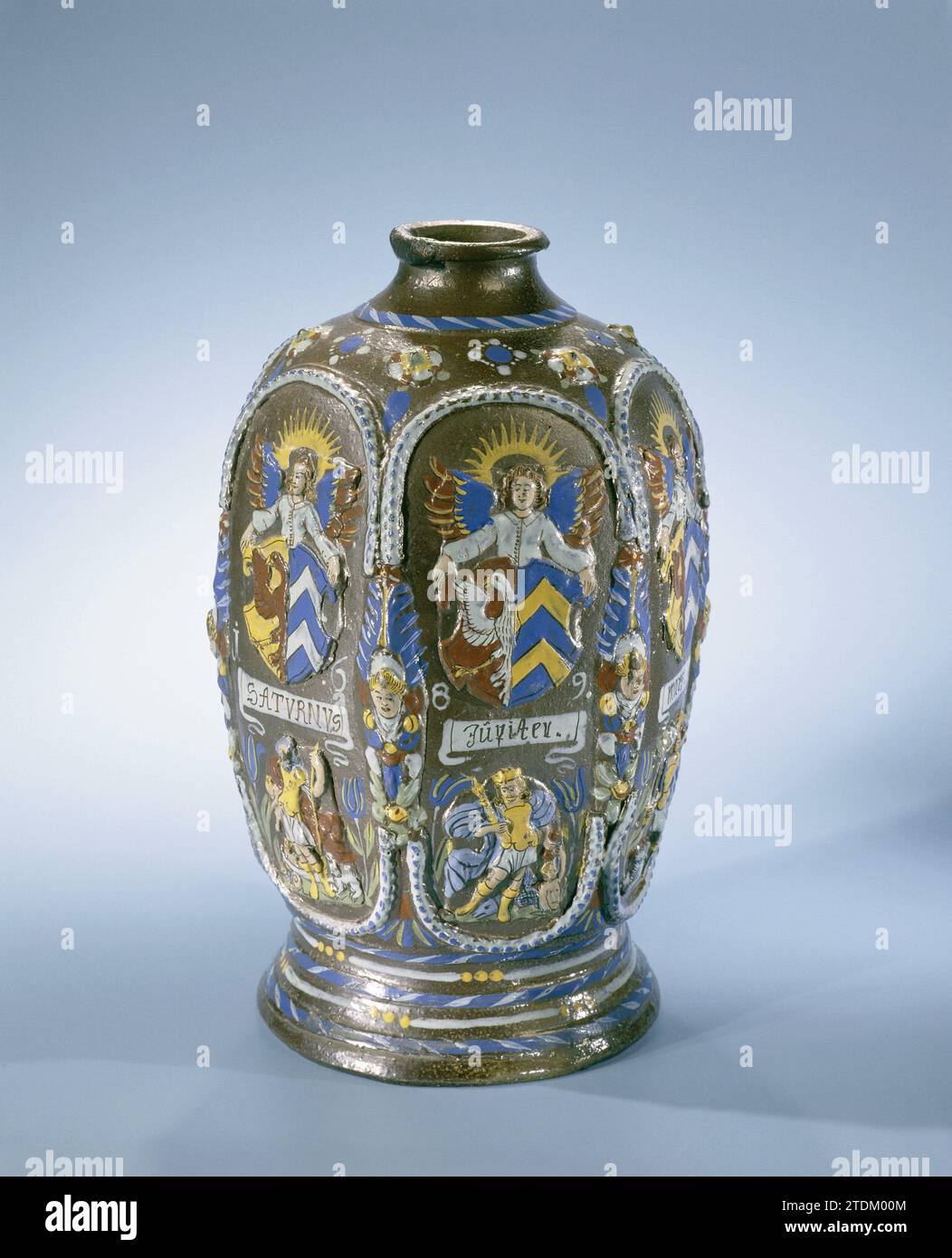 Bouteille hexagonale (kruke) avec les planètes et un blason, anonyme ...