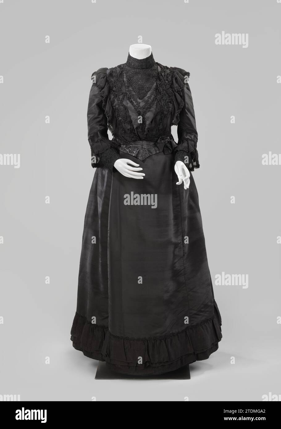 Robe noire 1890 Banque de photographies et d’images à haute résolution ...