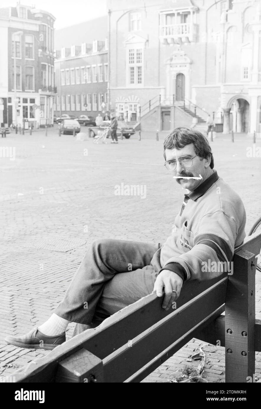 Alderman Brown devant l'hôtel de ville, Aldermen, 08-11-1988, Whizgle ...