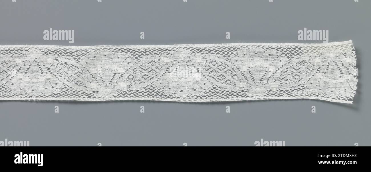 Côté machinal avec fleur de calice entre deux feuilles précipitées ...