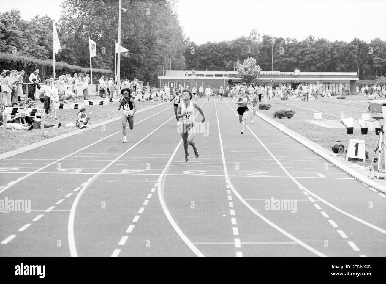 Compétition d'athlétisme, course de relais féminin, 00-07-1988, Whizgle ...
